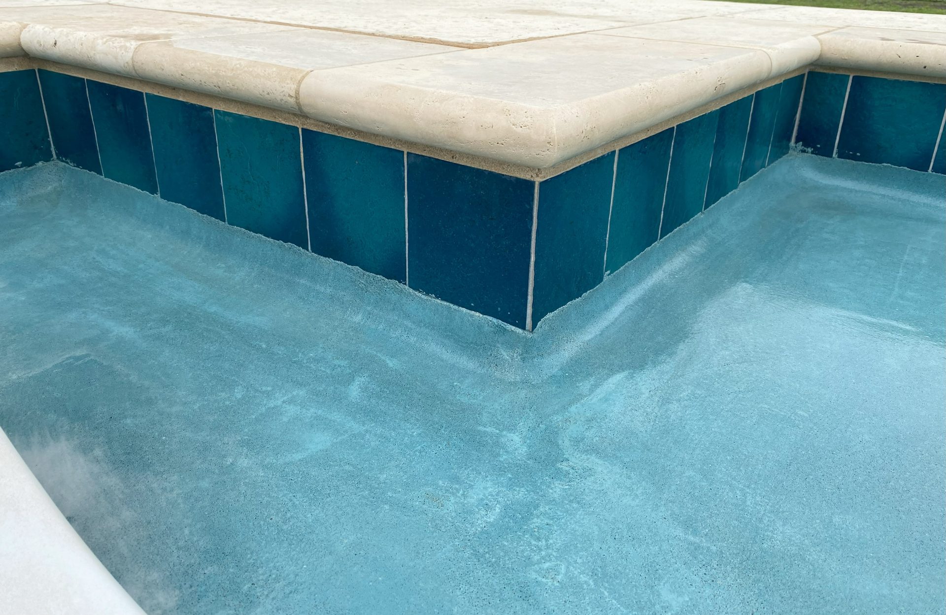 Pool Tile Cleanings – Pool Calcium Removal & Algae Cleaning